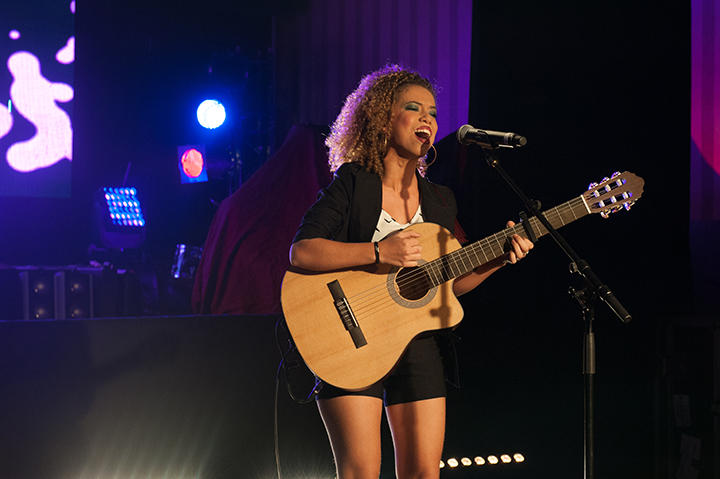 Estelle B, la nouvelle protégée de Trace et Wati B