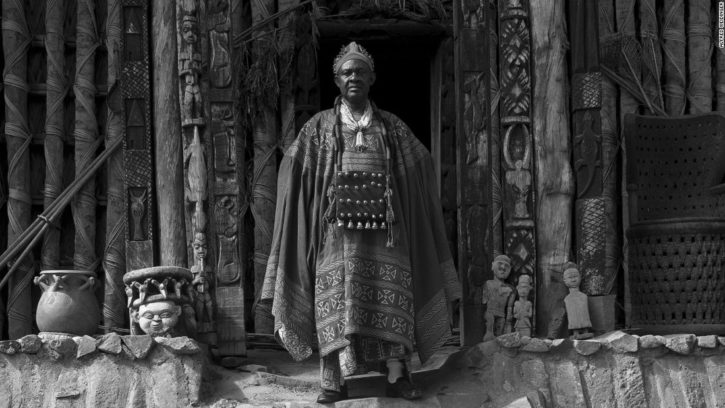 Connaissez-vous Abumbi II le roi au 100 épouses